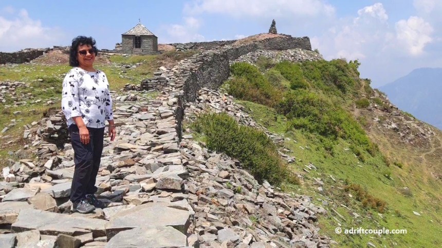 Raghupur Fort Trek (at 12000 feet) From Jalori Pass, Enthralling 360 ...